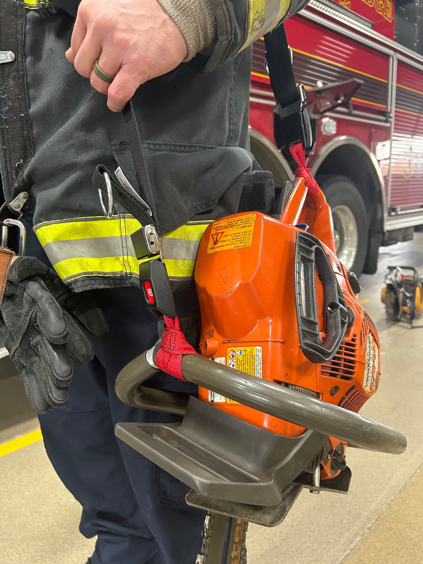 Saw Carrying Strap-Chainsaw - FFSCS-LP – Firefighter Straps Inc.